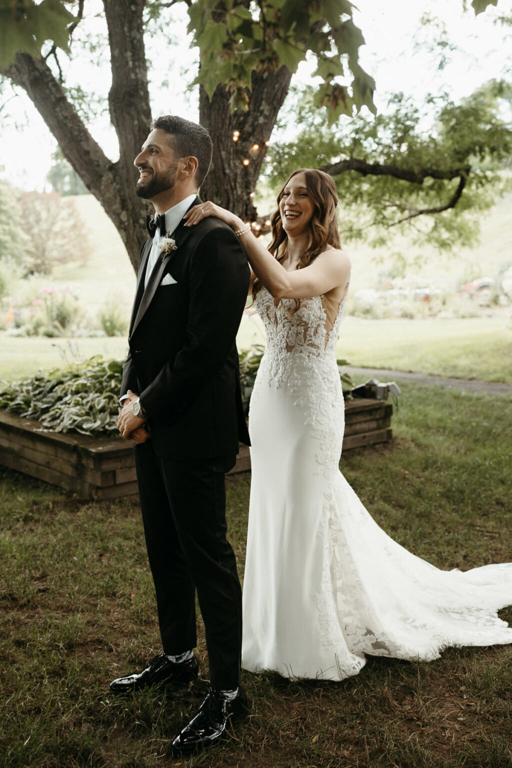 Summer Red Maple Vineyard Wedding with Sasha & Roie