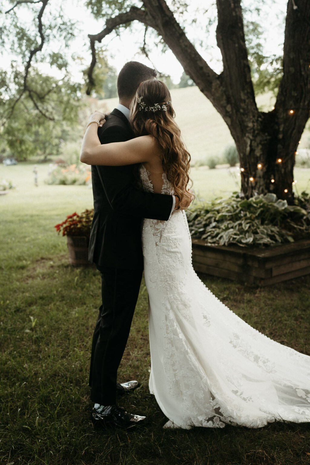 Summer Red Maple Vineyard Wedding with Sasha & Roie