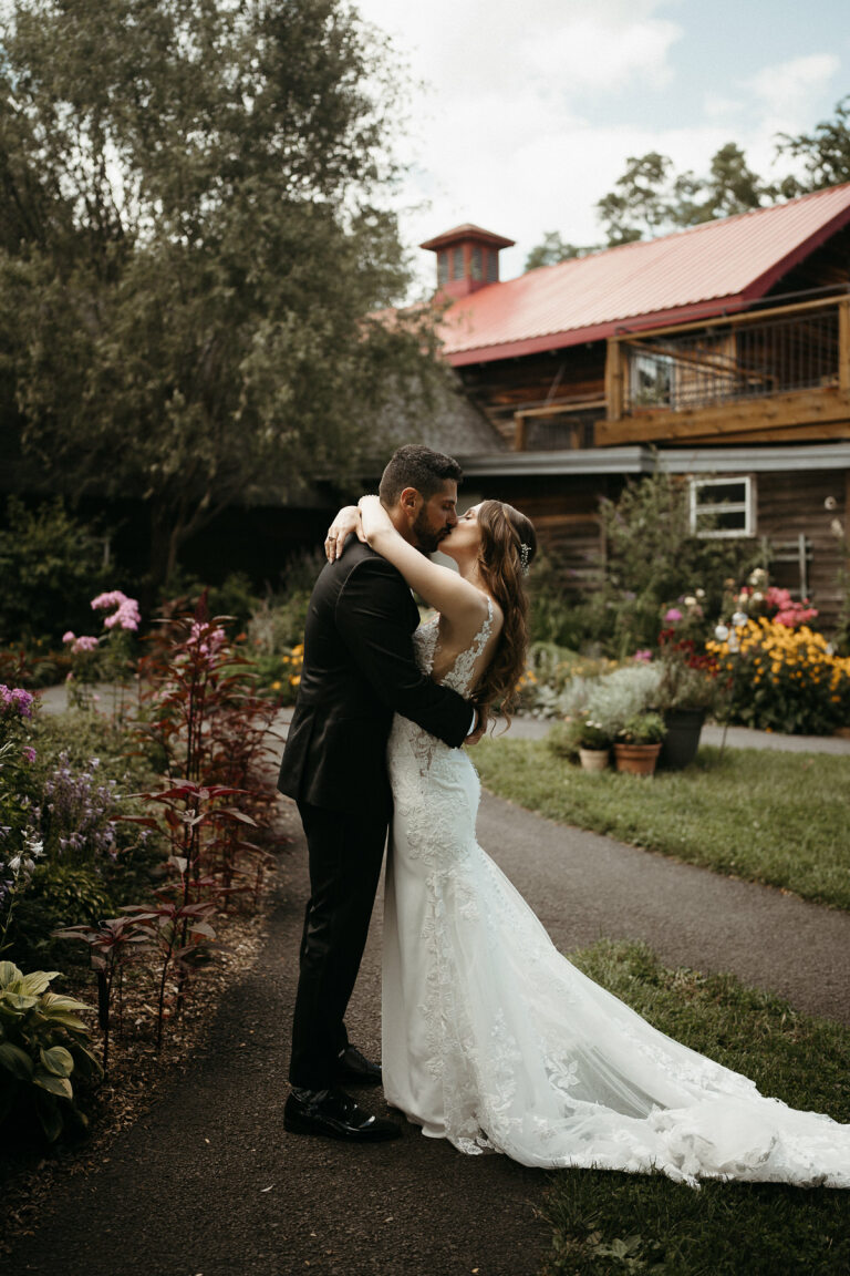 Summer Red Maple Vineyard Wedding with Sasha & Roie